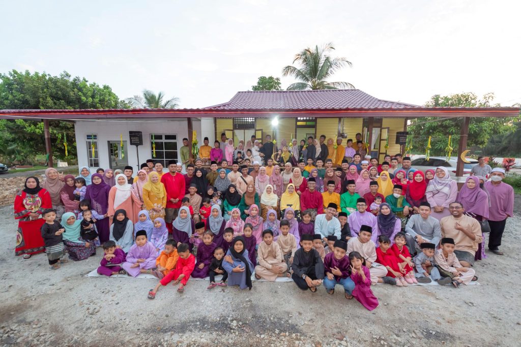 Family Besar Berkumpul 2 Tahun Sekali. Patutlah Gambar Raya Pun ...
